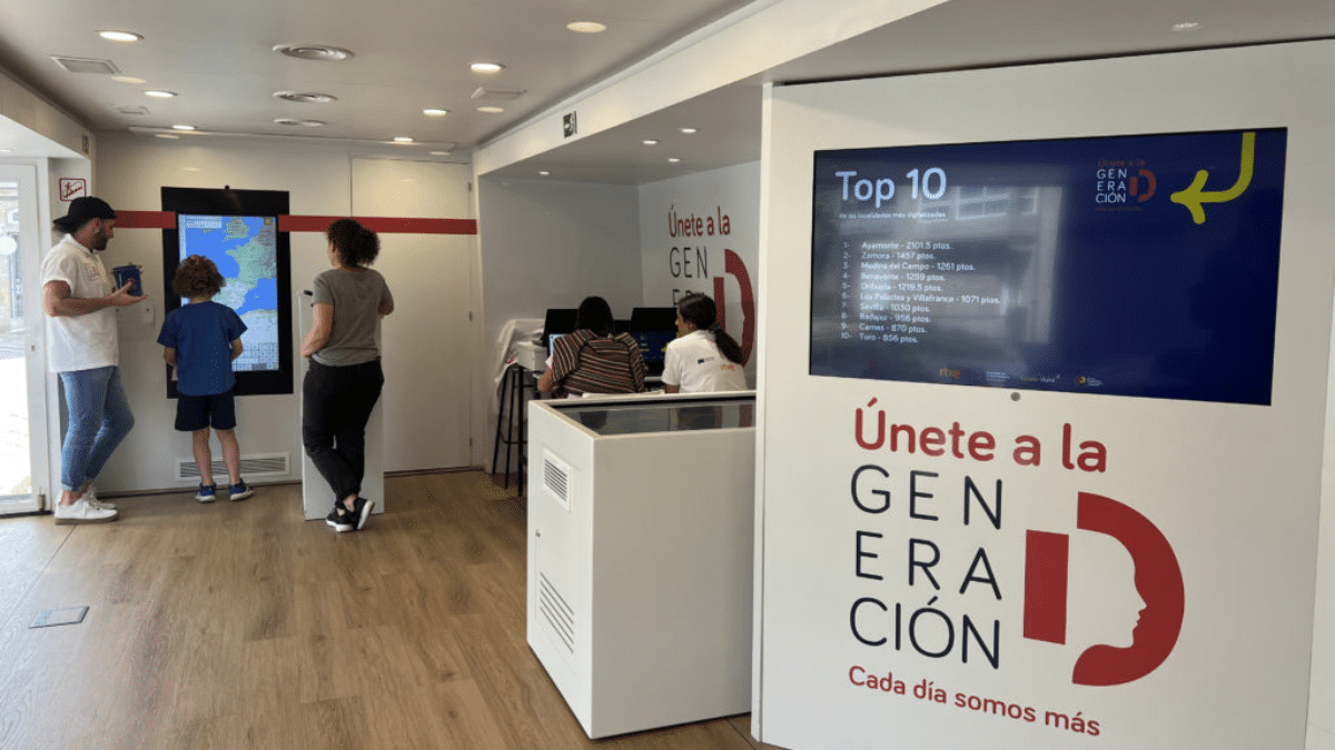 El autobús 'Generación D' hace parada en Tres Cantos