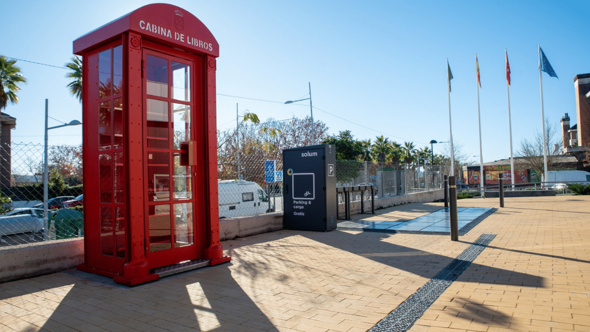 Boadilla instala una cabina para intercambiar libros