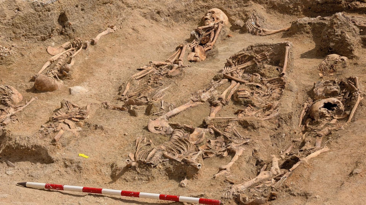 Hallan restos óseos del siglo XIX en las obras de un parking en Chamberí