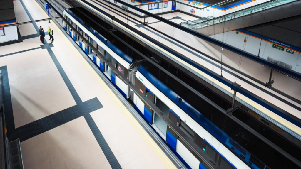 Metro ajusta sus horarios durante Nochebuena y Navidad